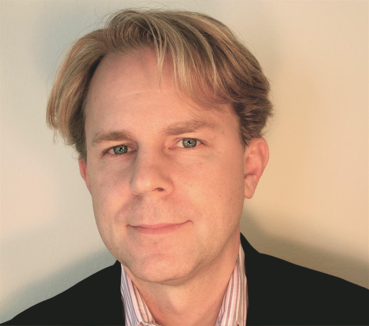 Signal and Noise: Polarization & Trust in News